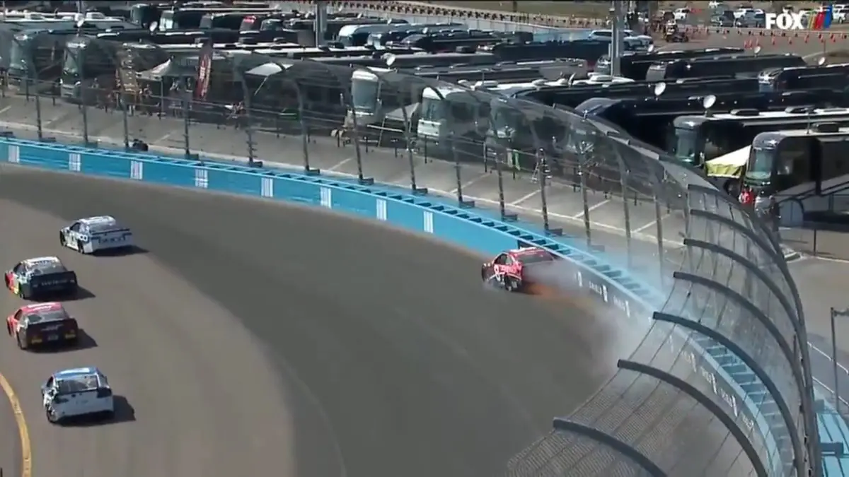 Video: Tyler Reddick's Great Day Ends After Cut Tire, Hard Contact With ...