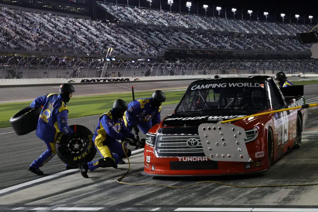 Mark Hillman Replacing Matt Noyce as Crew Chief for Derek Kraus ...