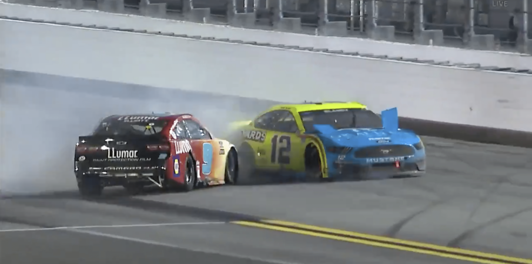 Video: Ryan Blaney and Chase Elliott Tangle in Final Corner, Hand Busch ...