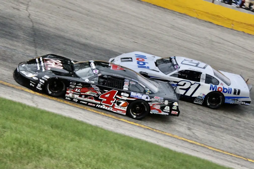 Luke Fenhaus Muscles Past Derek Kraus for Impressive Victory in 42nd ...