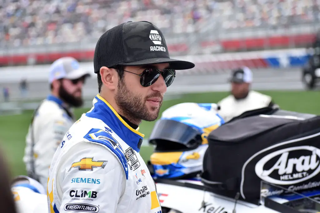 Chase Elliott Takes Blame For Losing Cool on Larson at Kansas