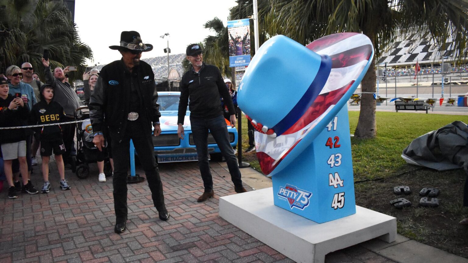Richard Petty, Daytona International Speedway Unveil 'The King's Hat ...