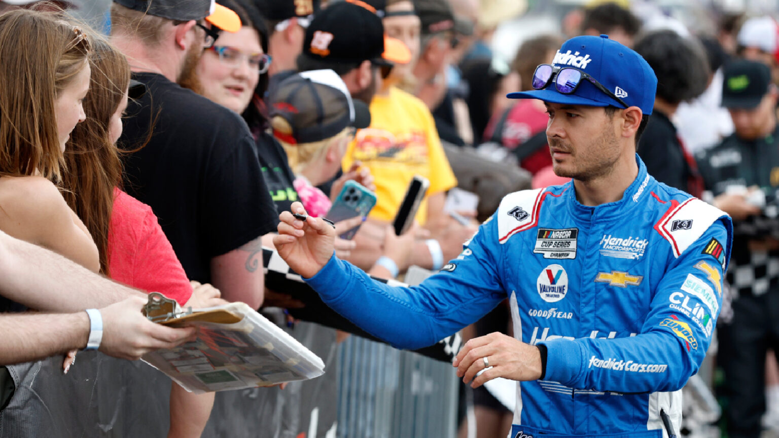 Driver Autograph Sessions Coming to Speedway Motorsports Facilities ...