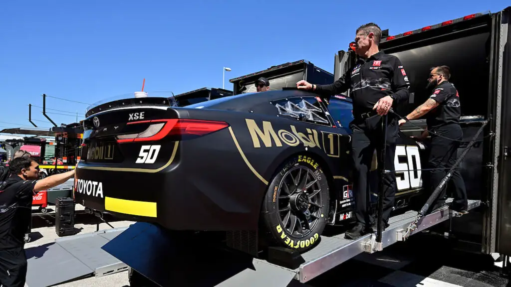 No. 50 23XI Racing Mobil 1 Paint Scheme | TobyChristie.com