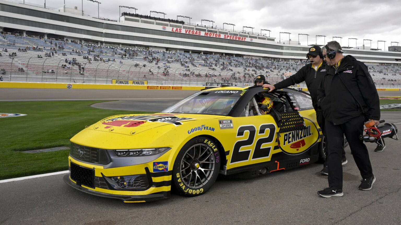 Joey Logano Calls Glove Penalty 'Embarrassing'; Proud of Team Bouncing ...