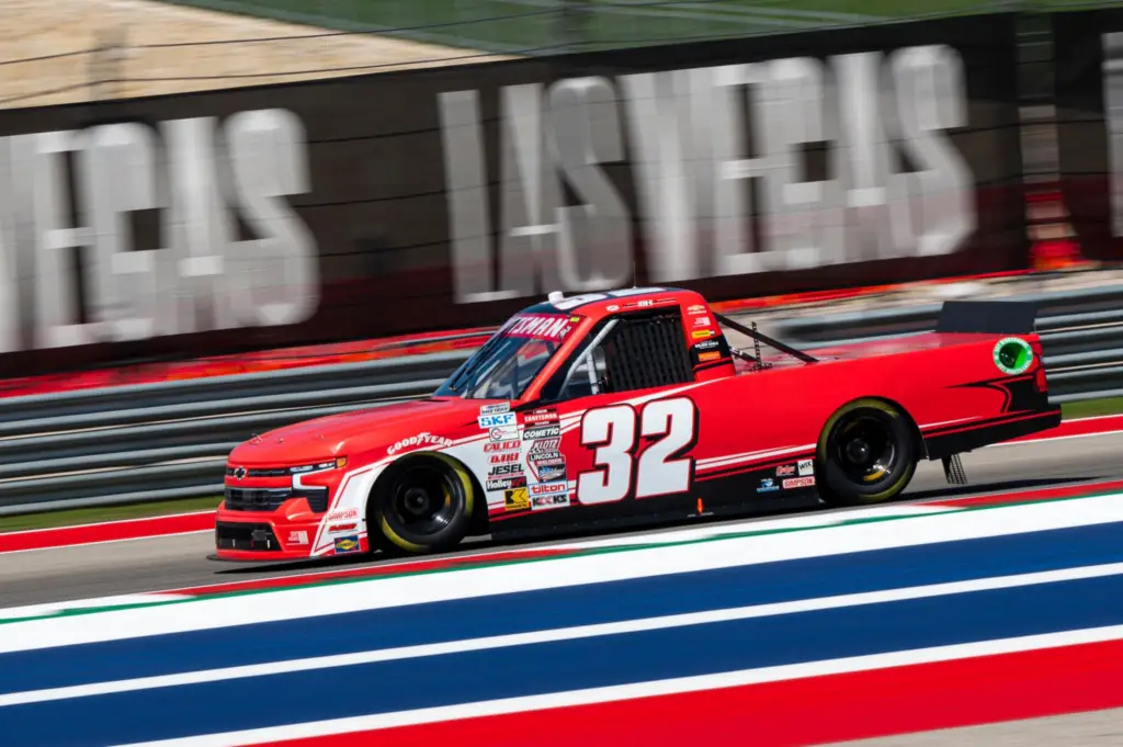 No. 32 Bret Holmes Racing Unsponsored