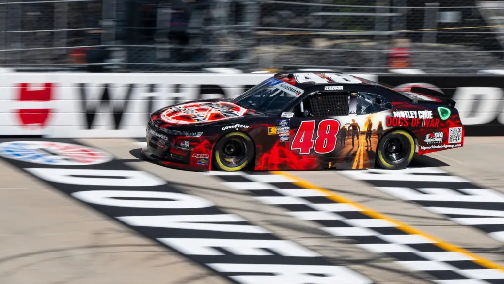 No. 48 Big Machine Racing Mötley Crüe - Dogs of War | TobyChristie.com