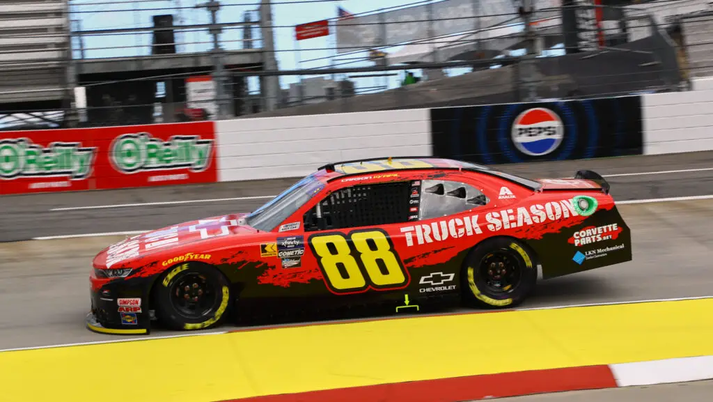 No. 88 JR Motorsports Chevy Truck Season | TobyChristie.com
