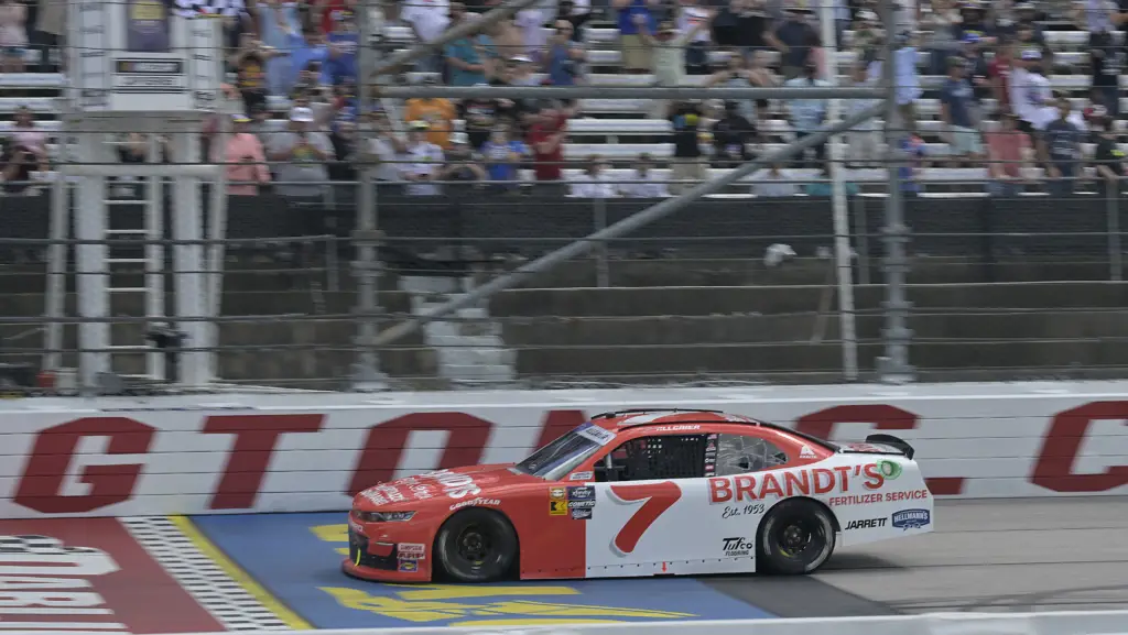 No. 7 JR Motorsports Brandt Throwback | TobyChristie.com