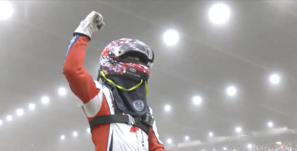 Kyle Larson Makes Late Dive for Chili Bowl Monday Prelim Victory