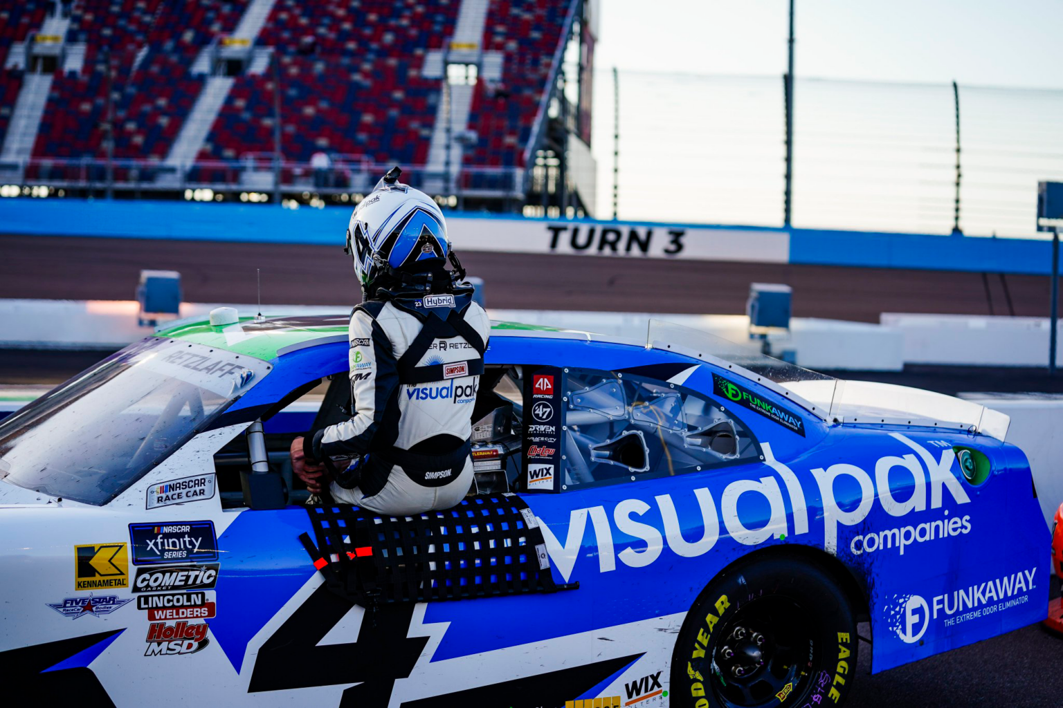 Retzlaff Overcomes Fuel Pressure Issues for 11th at Phoenix