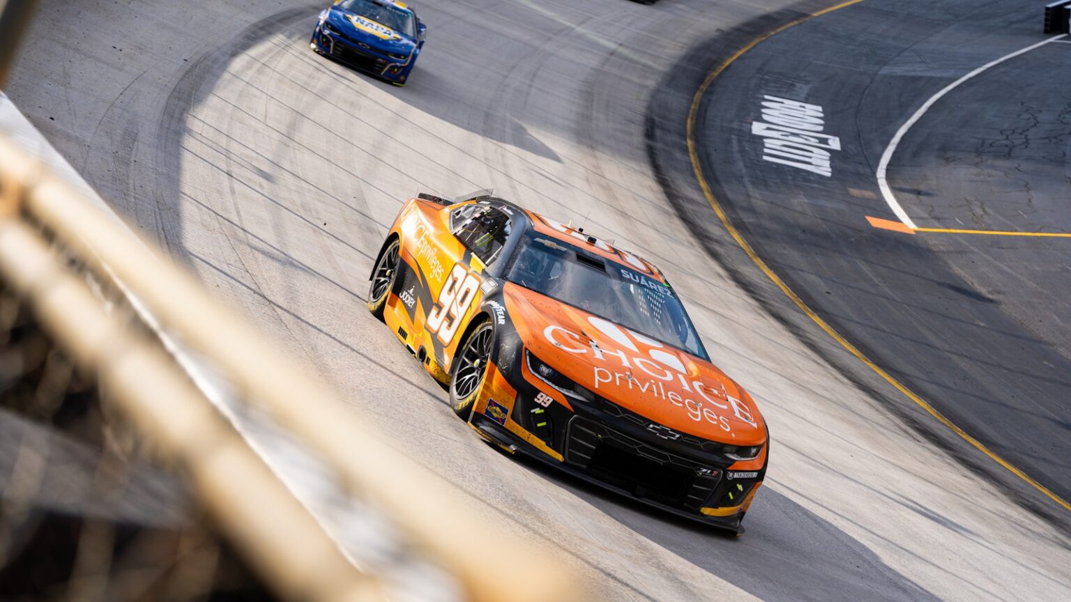 Rogue Wheel Narrowly Misses Suarez's Trackhouse Pit Crew