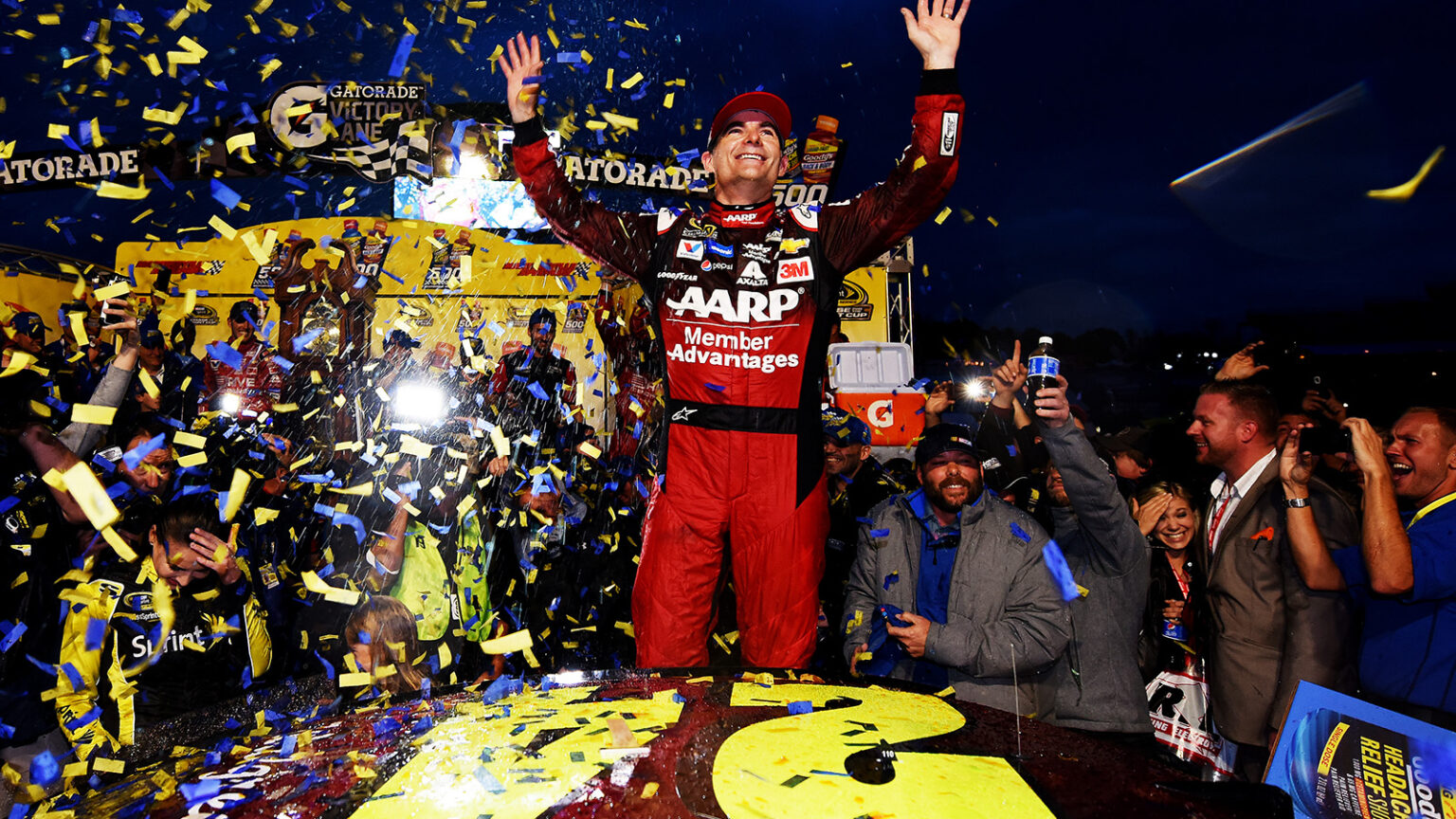 Jeff Gordon to Hand-Deliver One-Of-One National Treasures Trading Card ...